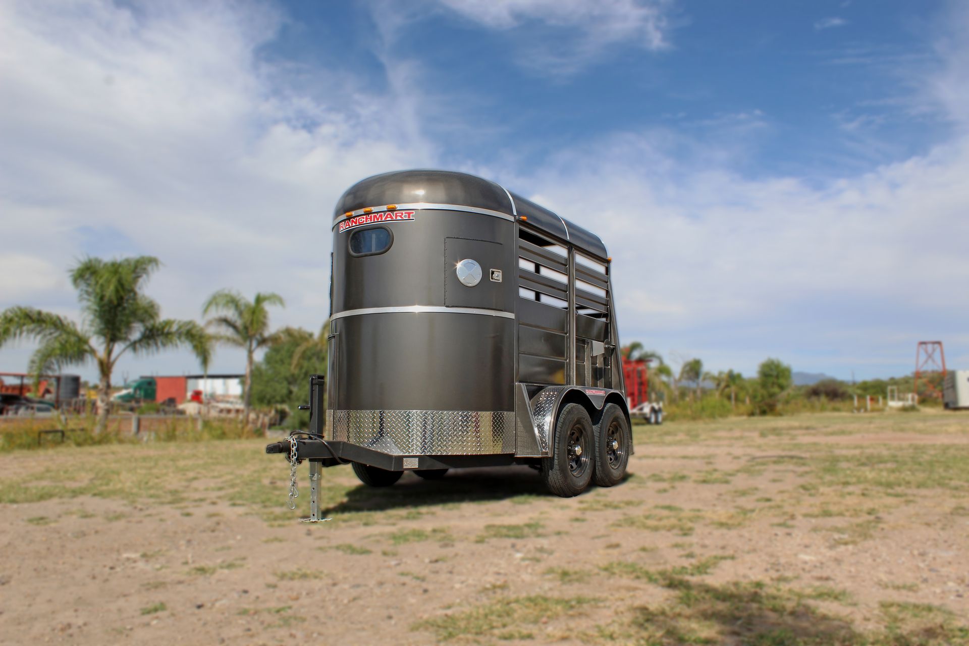 Remolques techados para caballos | RANCHMART